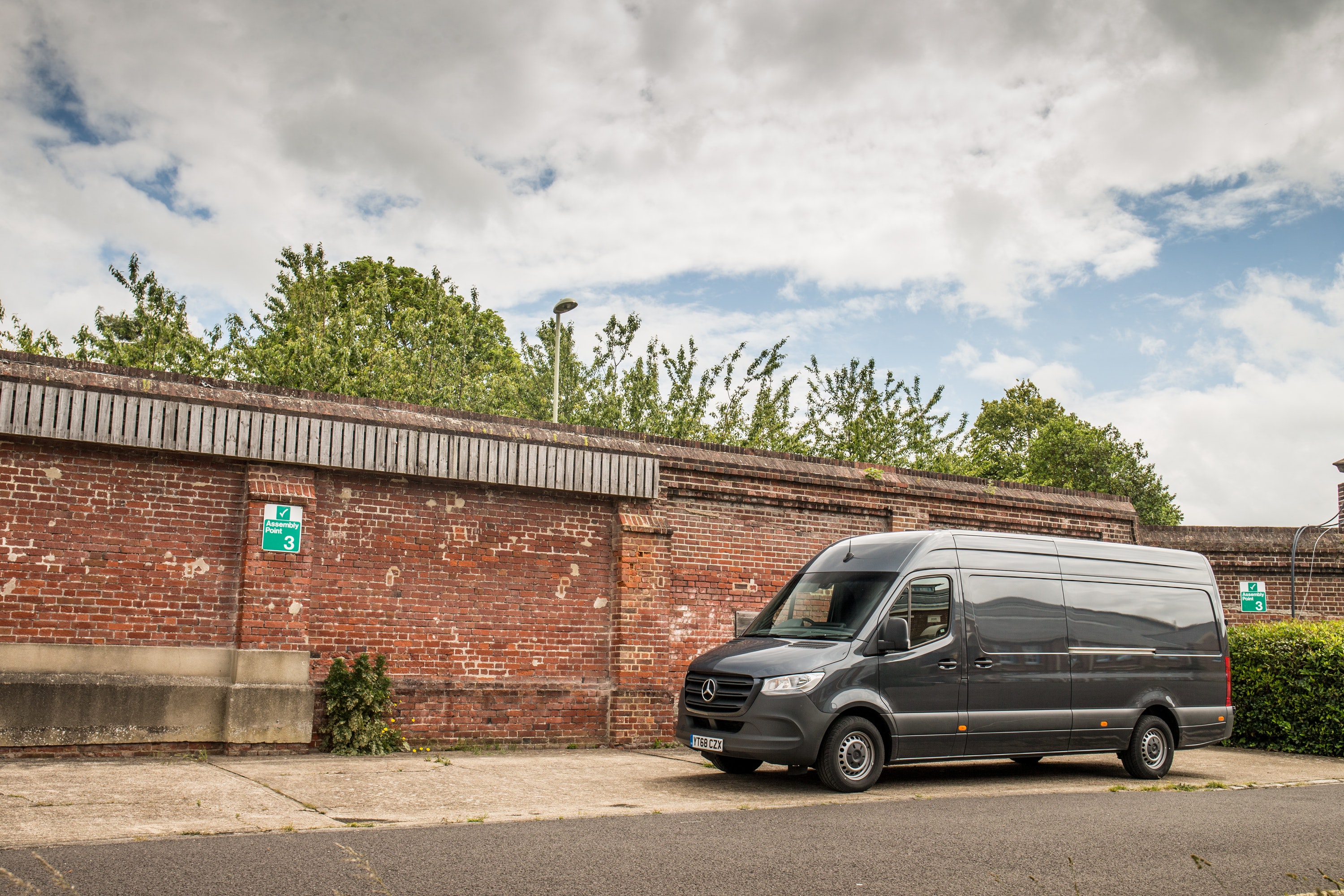 Twin Test: Mercedes-Benz Sprinter v Volkswagen Crafter | Motor Match